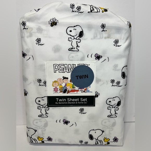 Peanuts | Bedding | Peanuts Snoopy Woodstock Spring Butterfly Bee ...